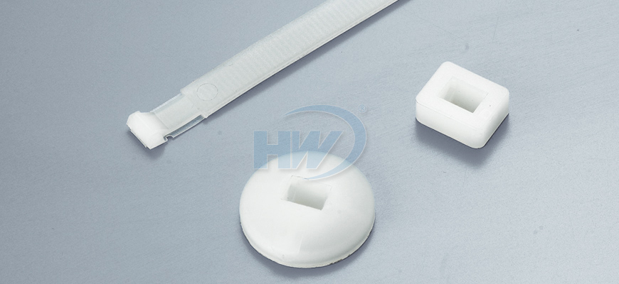 370 x 7,6 mm (14,6 x 0,30 polegadas), abraçadeiras, PA66, chassi ...