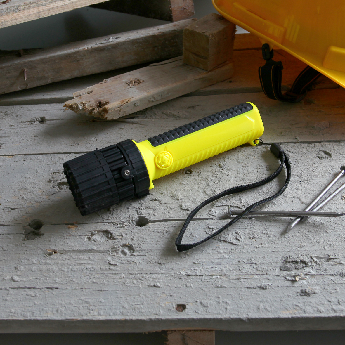 Zone 0 Handheld flashlight with Beam Adjustment | Flashlight and ...